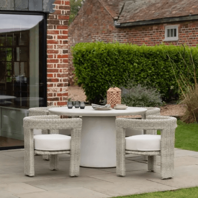 Beton Outdoor Concrete Dining Table | The Crafty Couple
